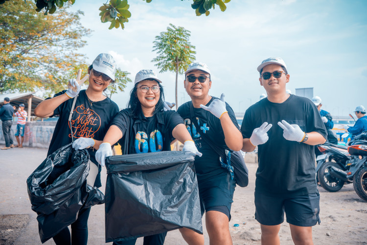 Meratus - Celebrating World Oceans Day, Meratus Leads Beach Clean-Up ...